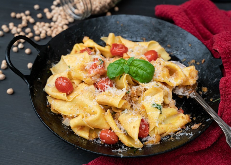 How to Make Lagane Pasta with Chickpeas - Appetito