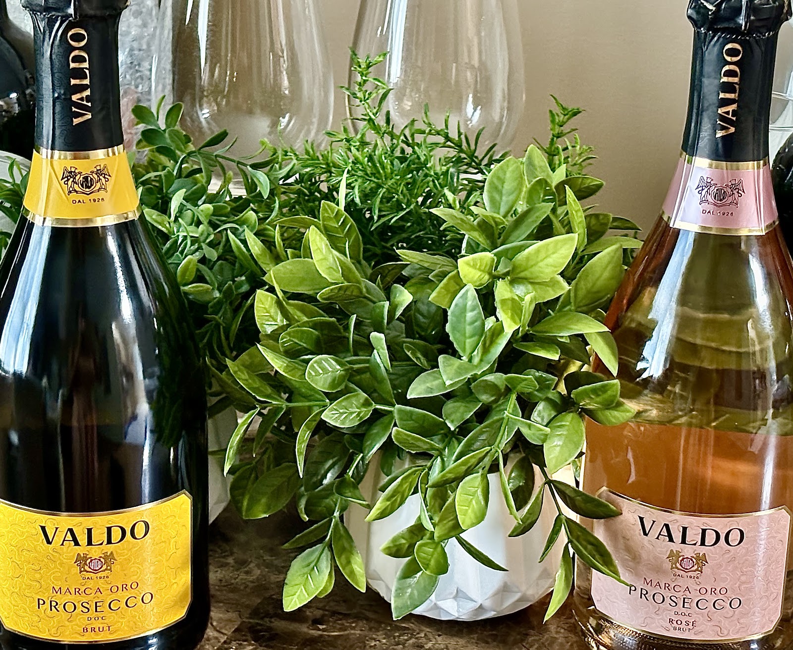 Enjoy the Sparkling Wines of Valdo Prosecco from Day to Night - Appetito