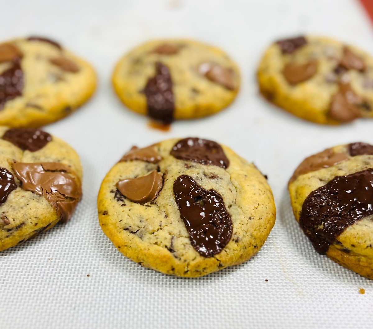 World's Best Chocolate Chip Cookie with a Nutella Heart - Appetito